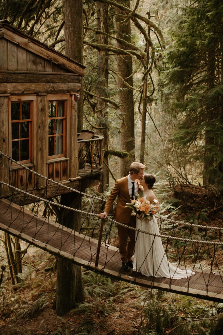PNW Cabin Styled Elopement | TreeHouse Point